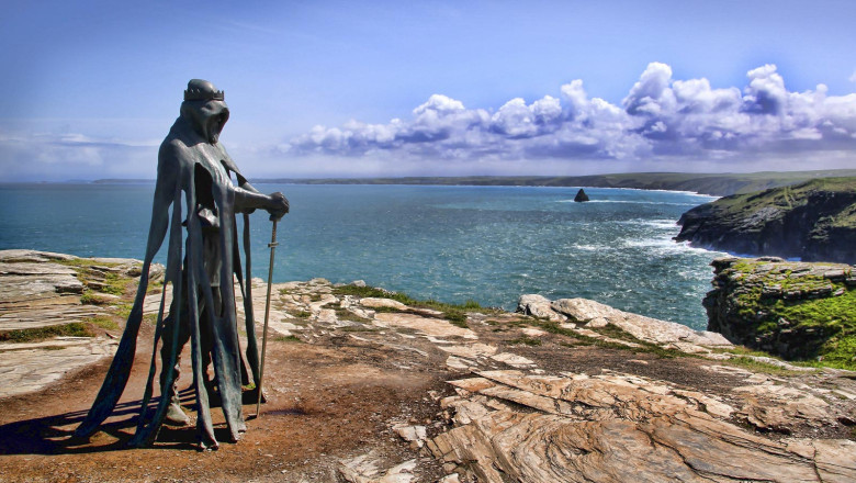 King Arthur & Camelot: Unravelling History & Folklore